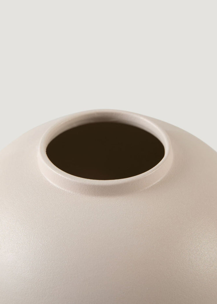 Round Vase in Matte Bailey Cream - 10.75" | Afloral